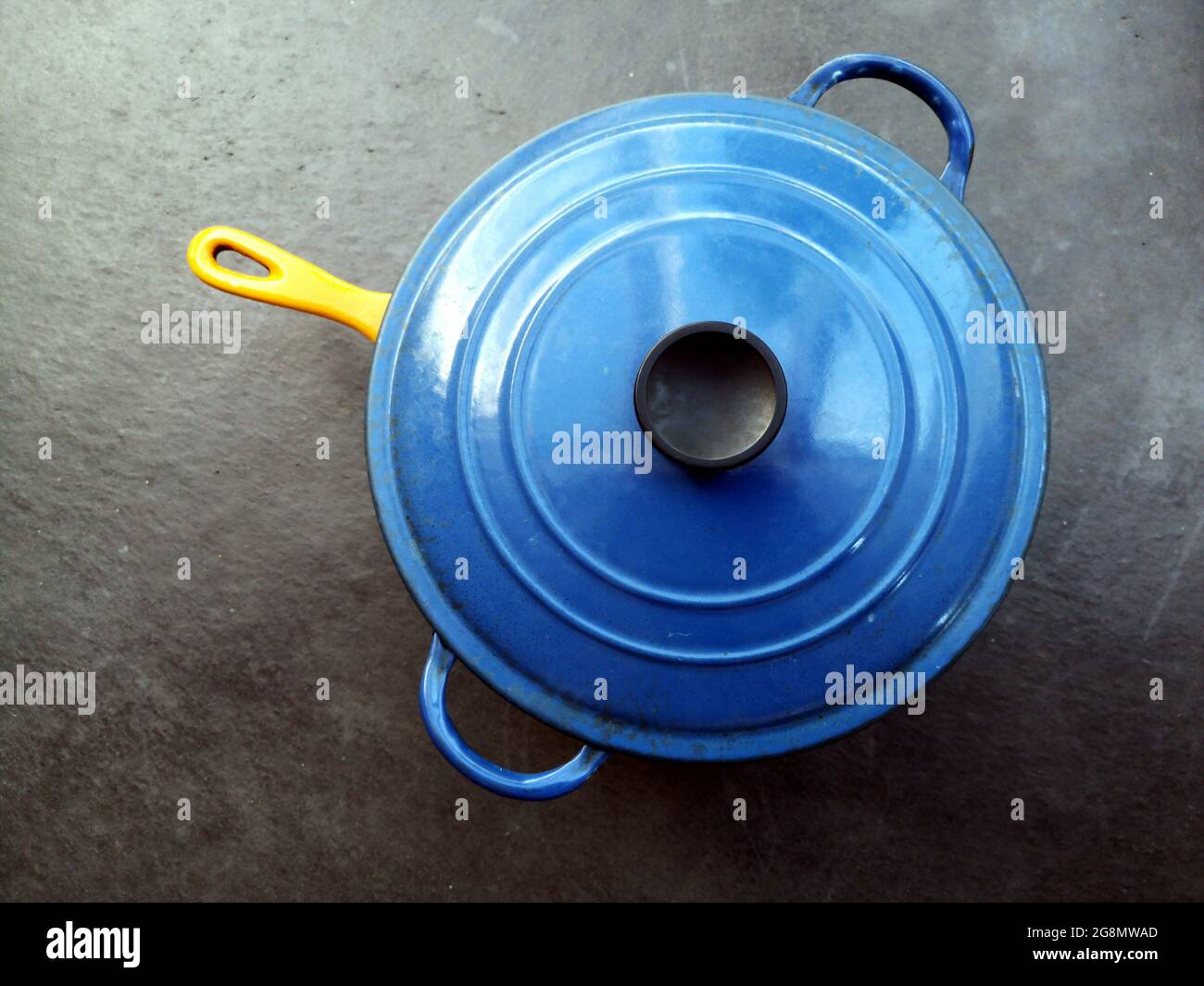 Top view of a blue cooker Stock Photo - Alamy