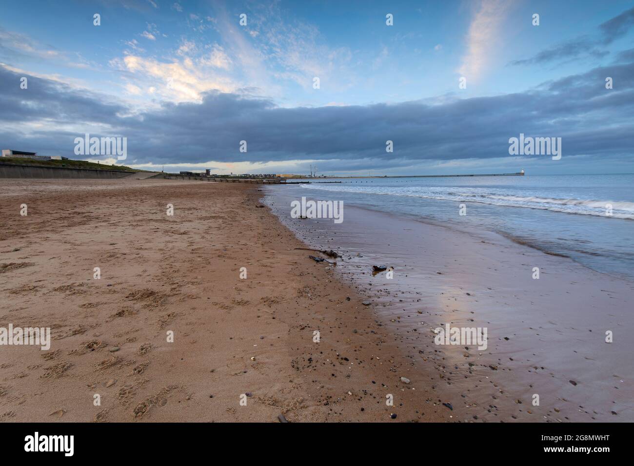 Newbiggin by the sea beach hi-res stock photography and images - Alamy
