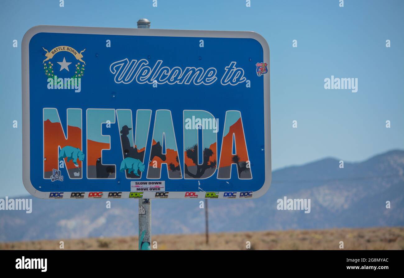 Welcome to Nevada Border Sign Stock Photo - Alamy