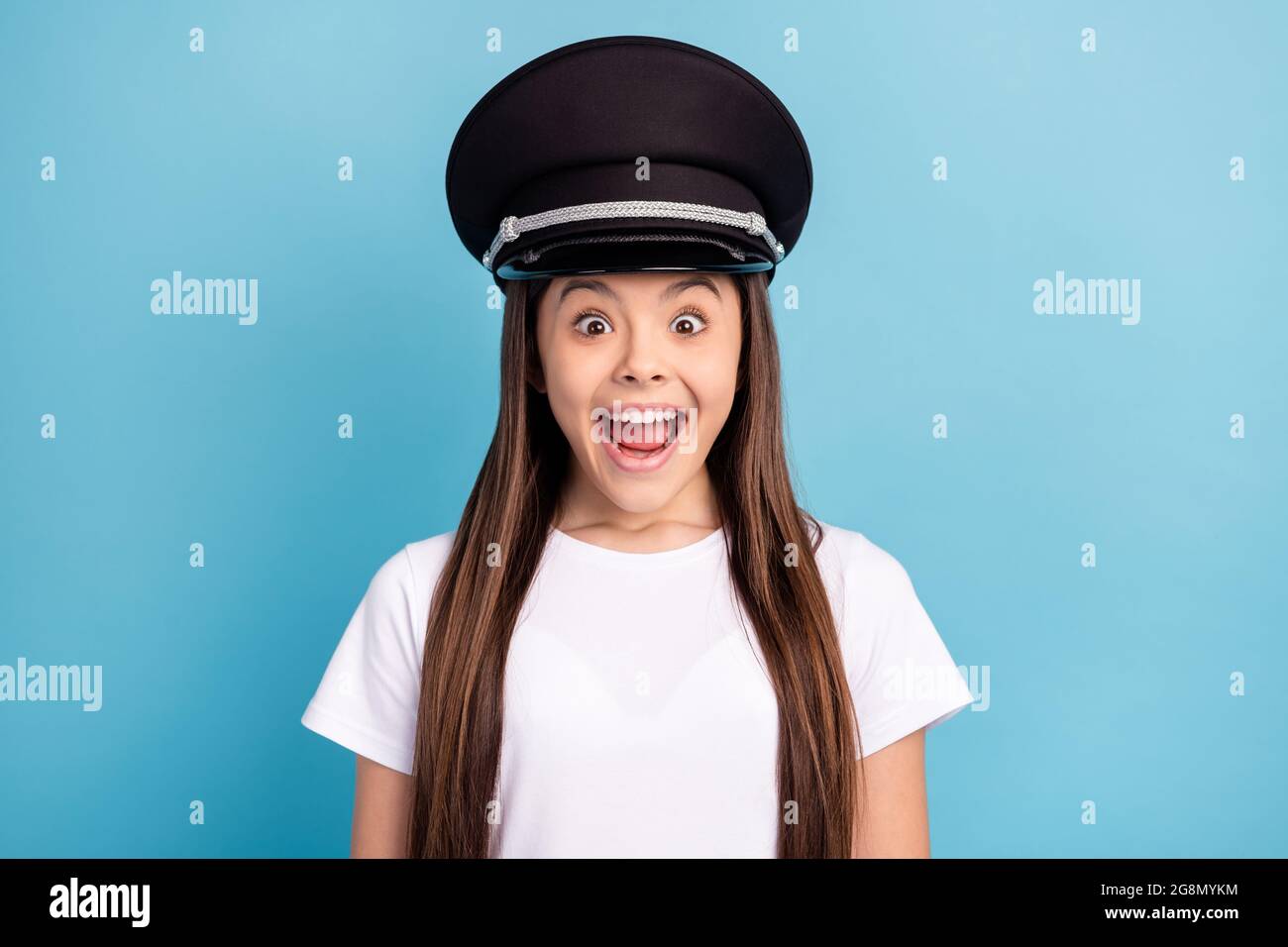Photo of young happy excited crazy screaming little girl in pilot cap ...