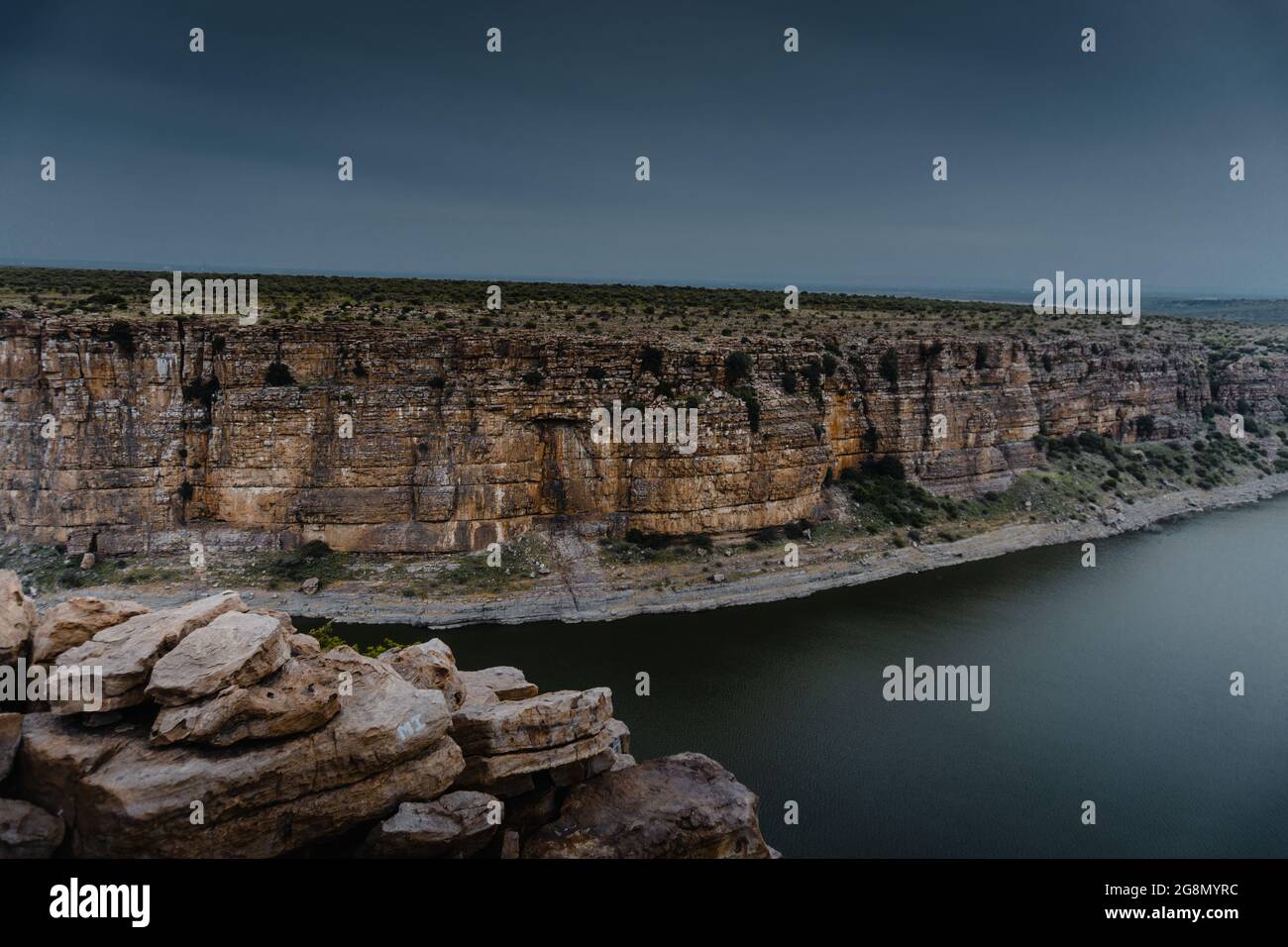 Beautiful Penna River in Gandikota on a gloomy day Stock Photo - Alamy