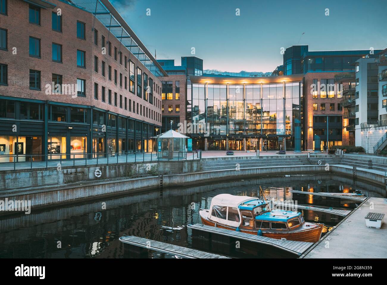 Multi storey boat hi-res stock photography and images - Alamy