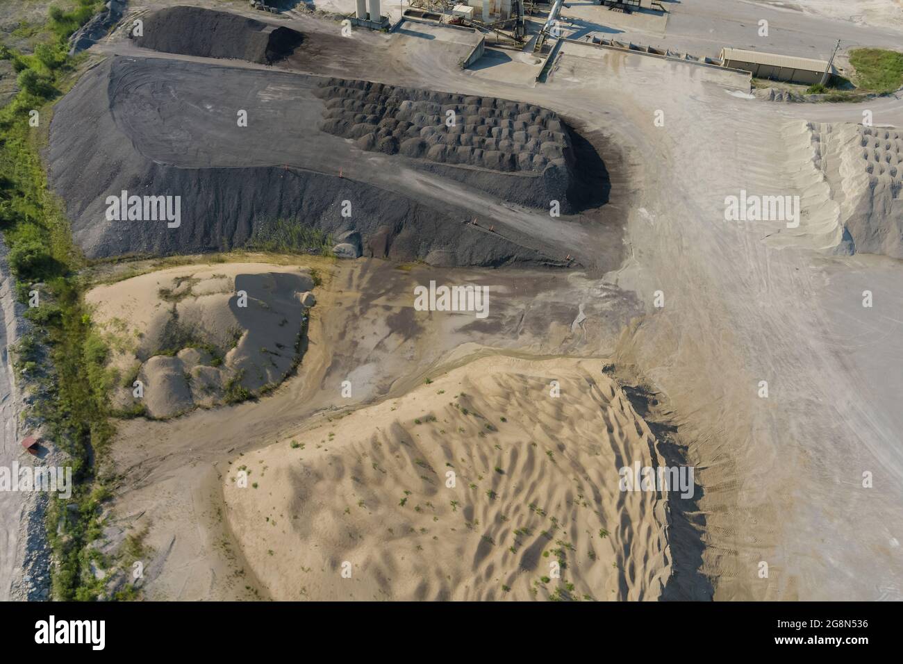 Opencast mining quarry for the extraction of in the middle of the USA ...