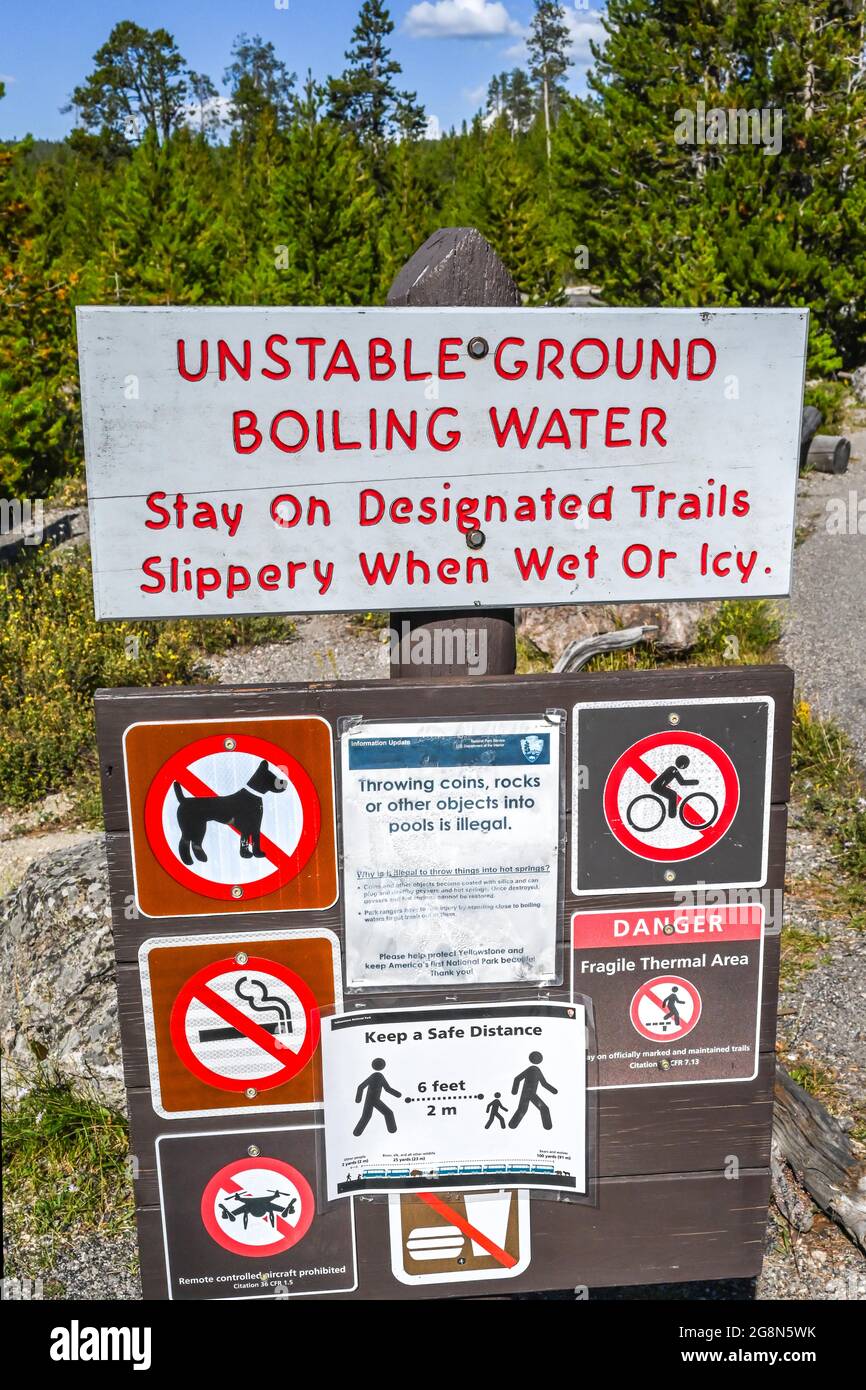Warning sign yellowstone national park hi-res stock photography and ...
