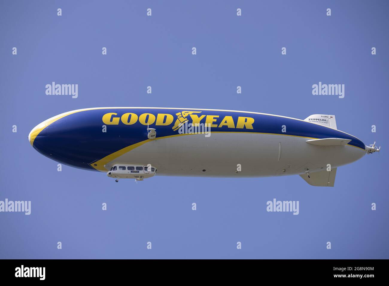 Blimp tour hi-res stock photography and images - Alamy