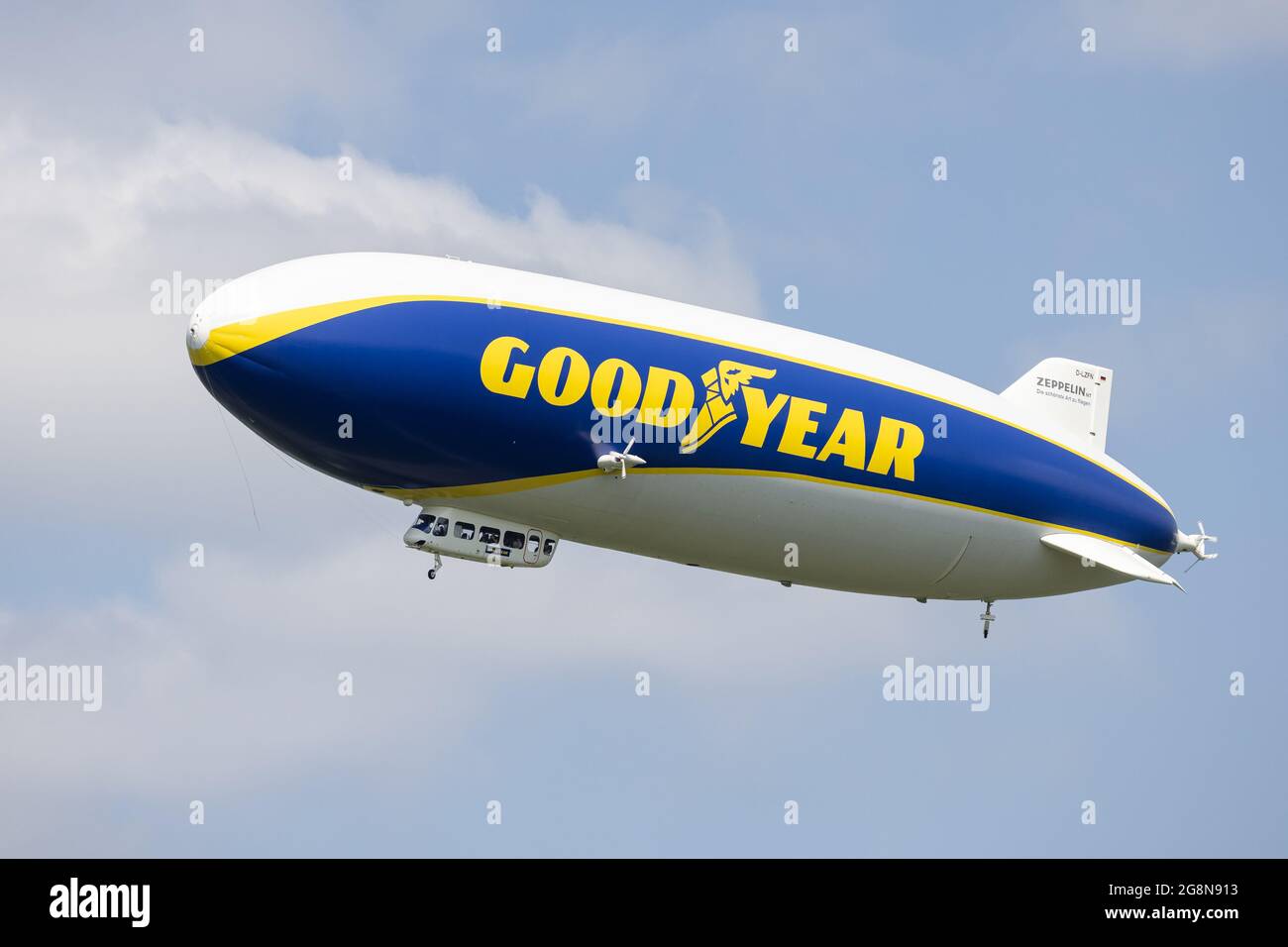 Blimp tour hi-res stock photography and images - Alamy