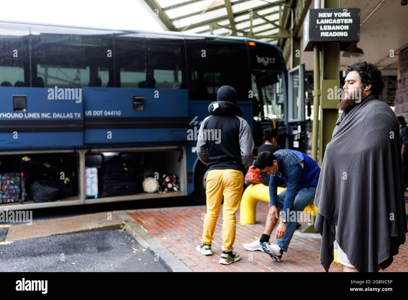 Greyhound bus terminal hi-res stock photography and images - Alamy
