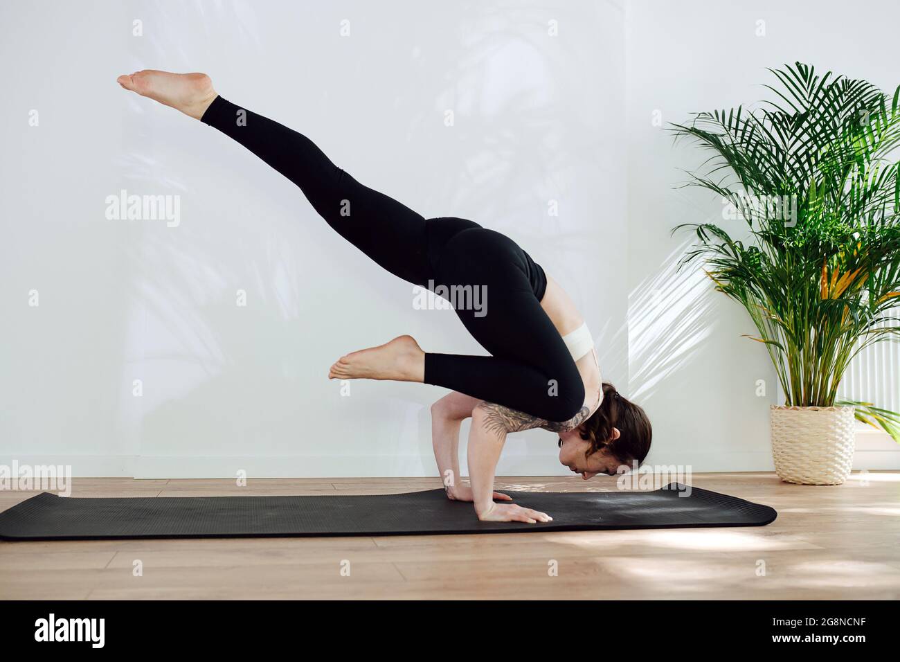 Handstands hi-res stock photography and images - Alamy