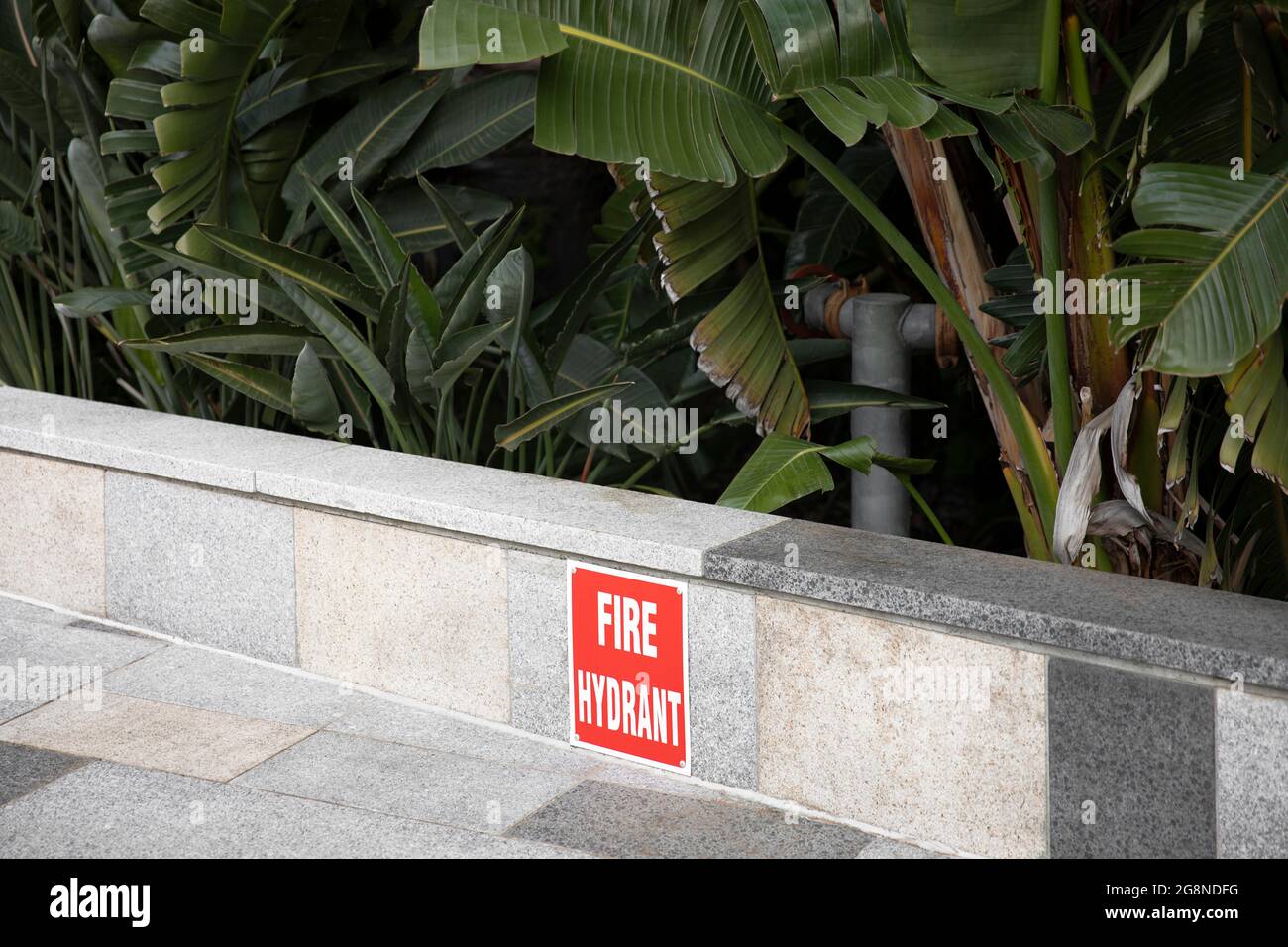 Fire hydrant signage hi-res stock photography and images - Alamy