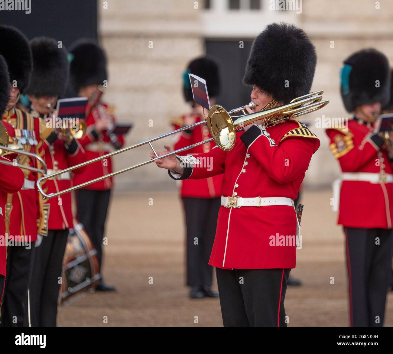 James bond 007 theme music hi-res stock photography and images - Alamy