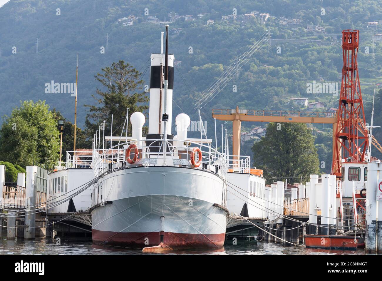 Horizontal shipyards hi-res stock photography and images - Alamy