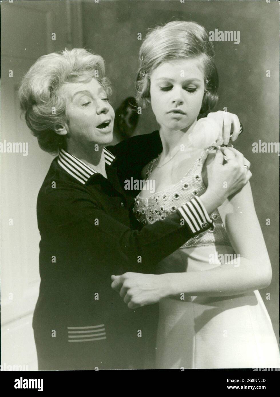 Mutter und tochter vintage hi-res stock photography and images - Alamy