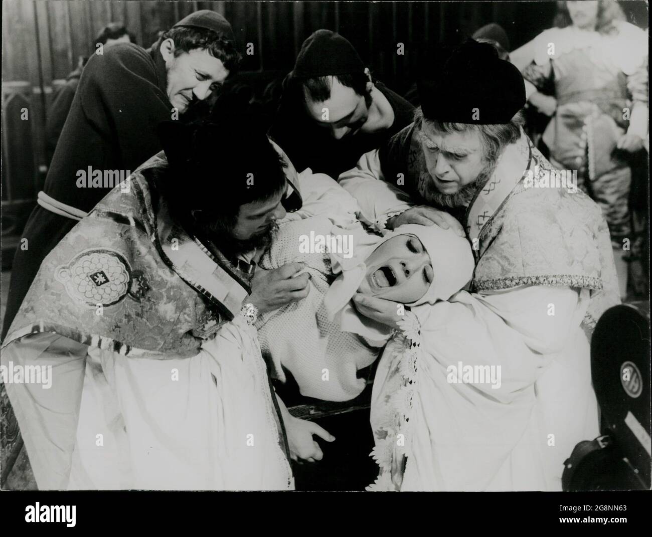 Die Abbildung zeigt die Darsteller Hans Sotin, Tatiana Troyanos und ...