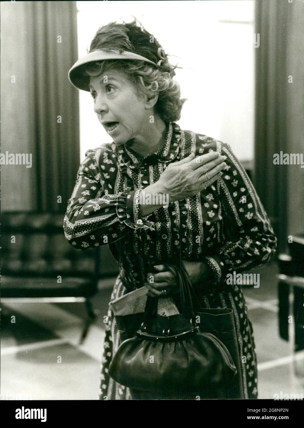 Mrs. Alice Thursday (Inge Meysel) in "Weh" dem, der erbt" (1969 Stock ...