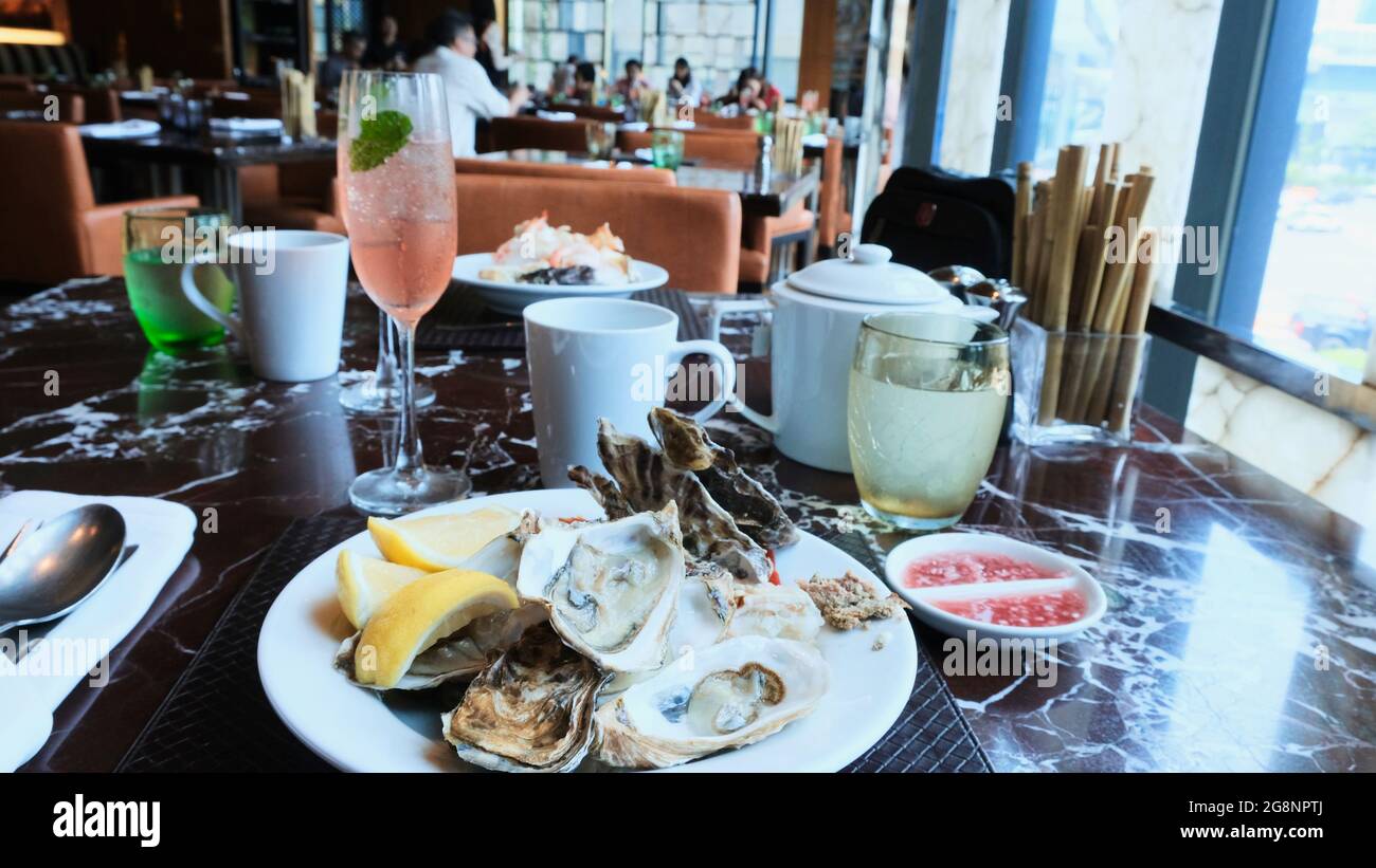 Shellfish oysters hi-res stock photography and images - Alamy