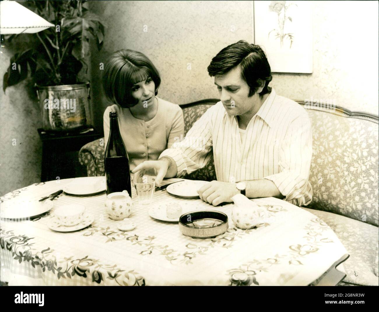 Die Ehe von Pierre (Karl-Heinz Hess) und Jacqueline (Eva Berthold) ist ...