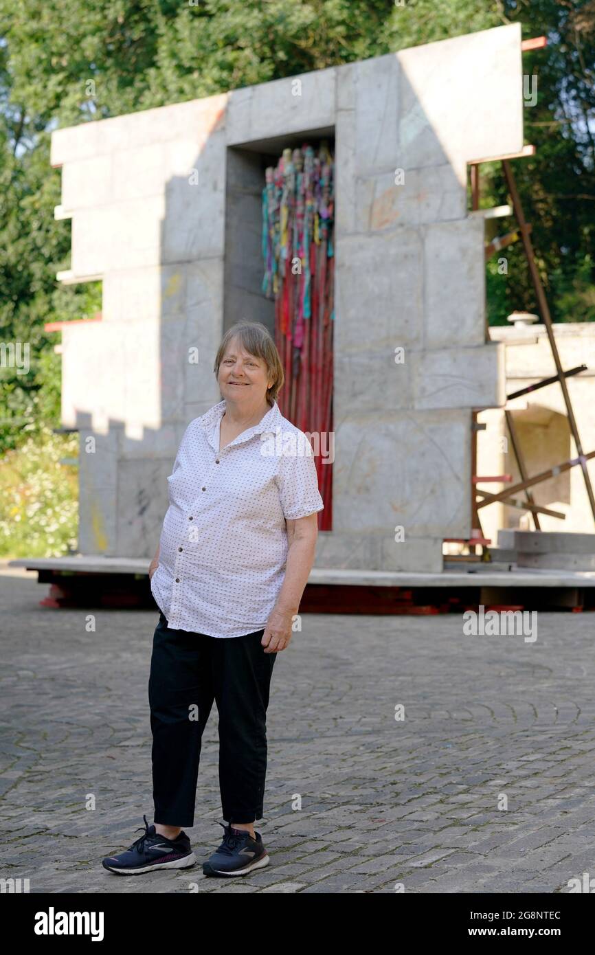 Artist Dame Phyllida Barlow unveils her new large-scale public artwork ...