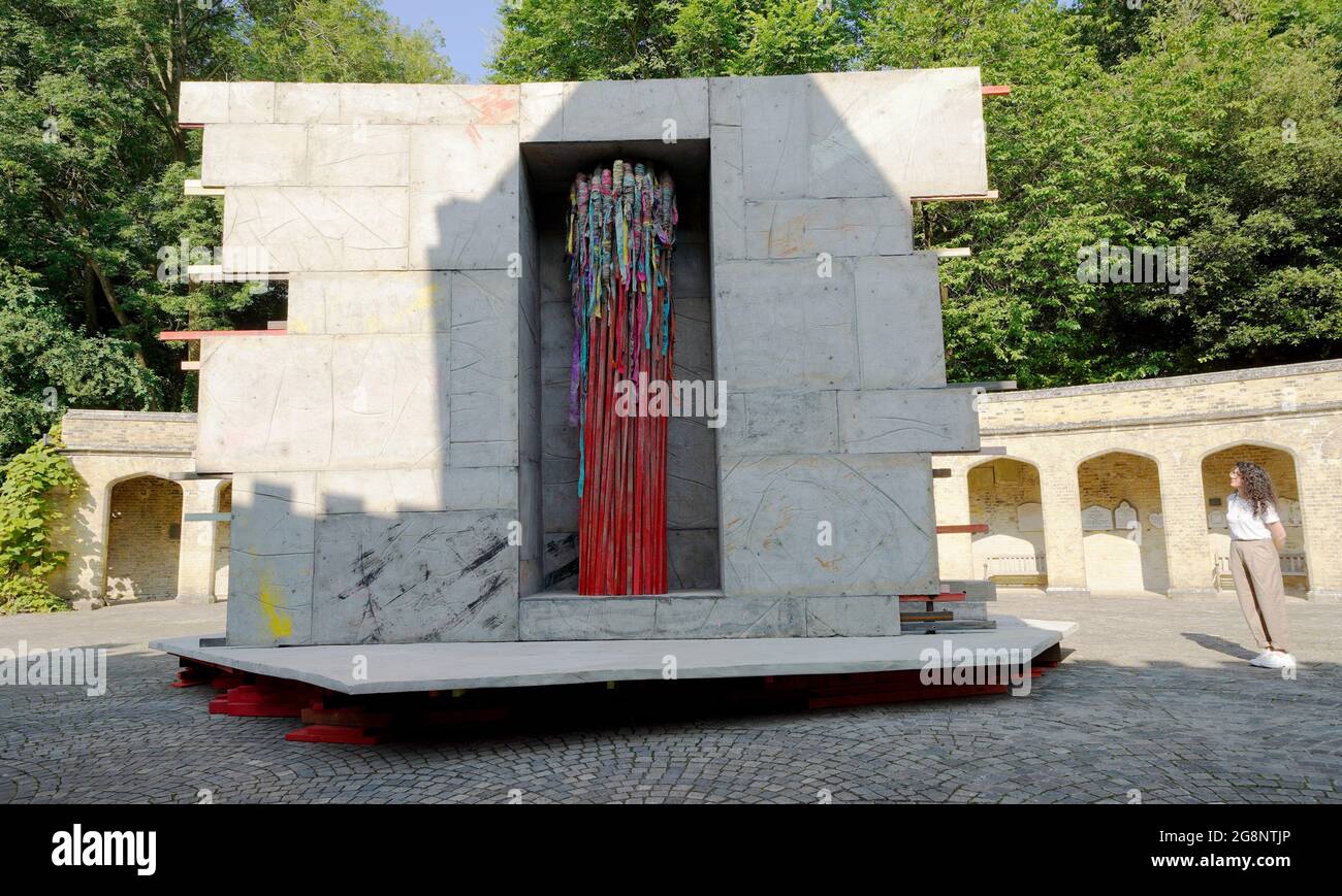 Studio Voltaire exhibition curator Nicola Wright admires Dame Phyllida ...
