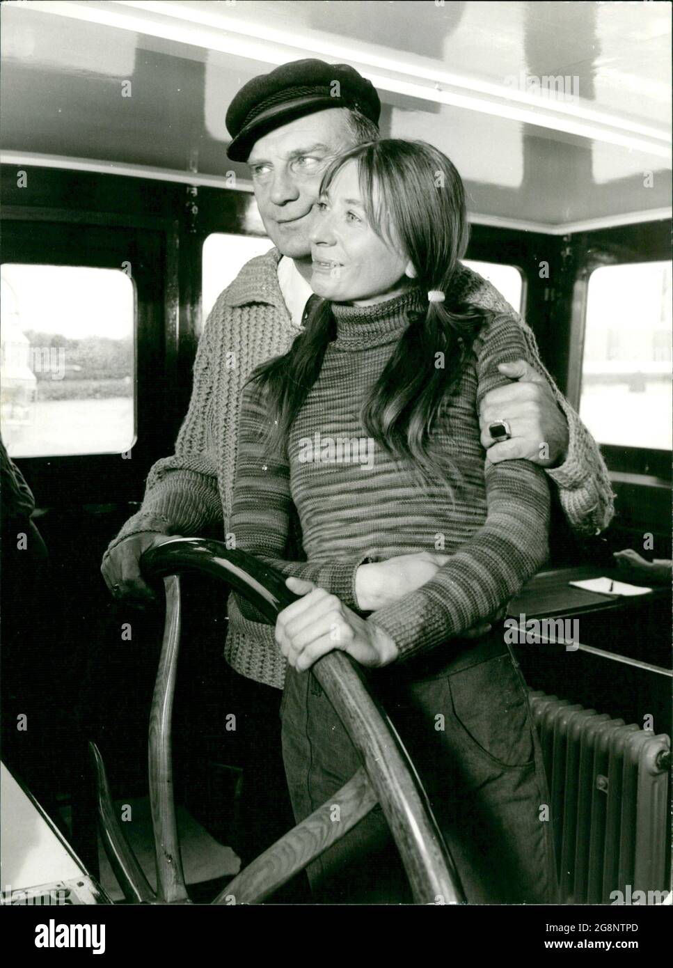 Szenenfoto zum Film "Im Fahrwasser": Wachwechsel auf der "Lore I". Lore ...