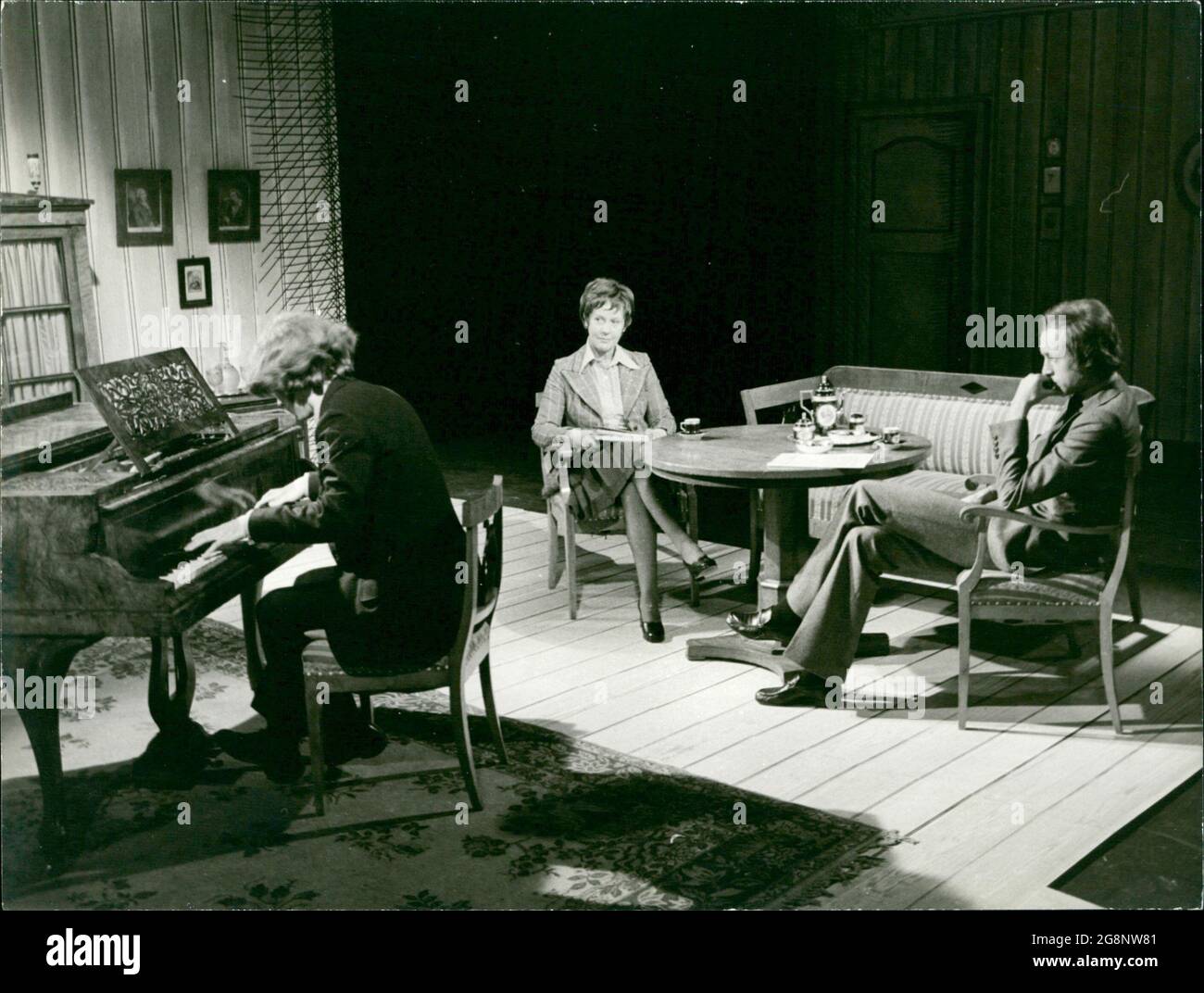 In diesem Brahmsportrait versuchen zwei Moderatoren (Doris Schade ...