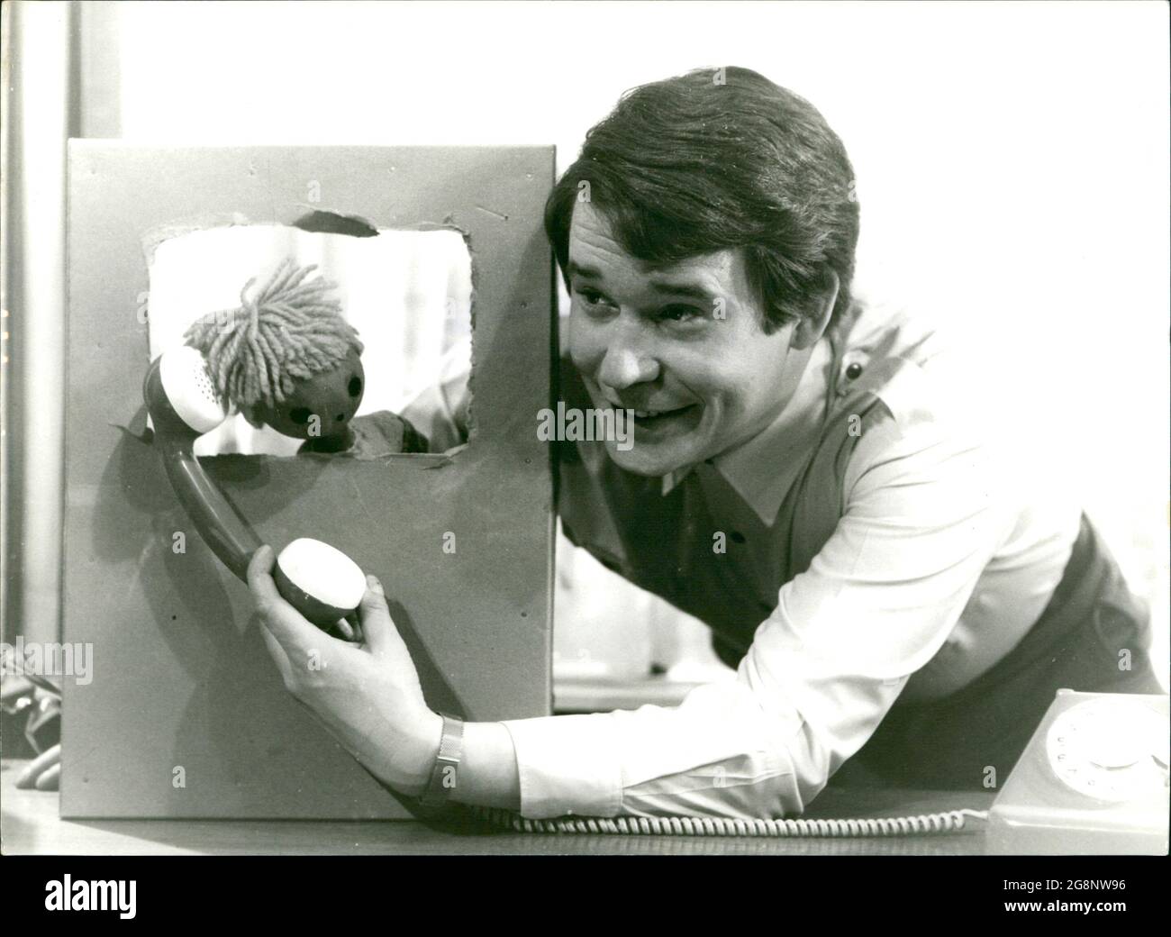 Szenenfoto aus der Fernsehserie "Stoffel und Wolfgang": Stoffel glaubt ...