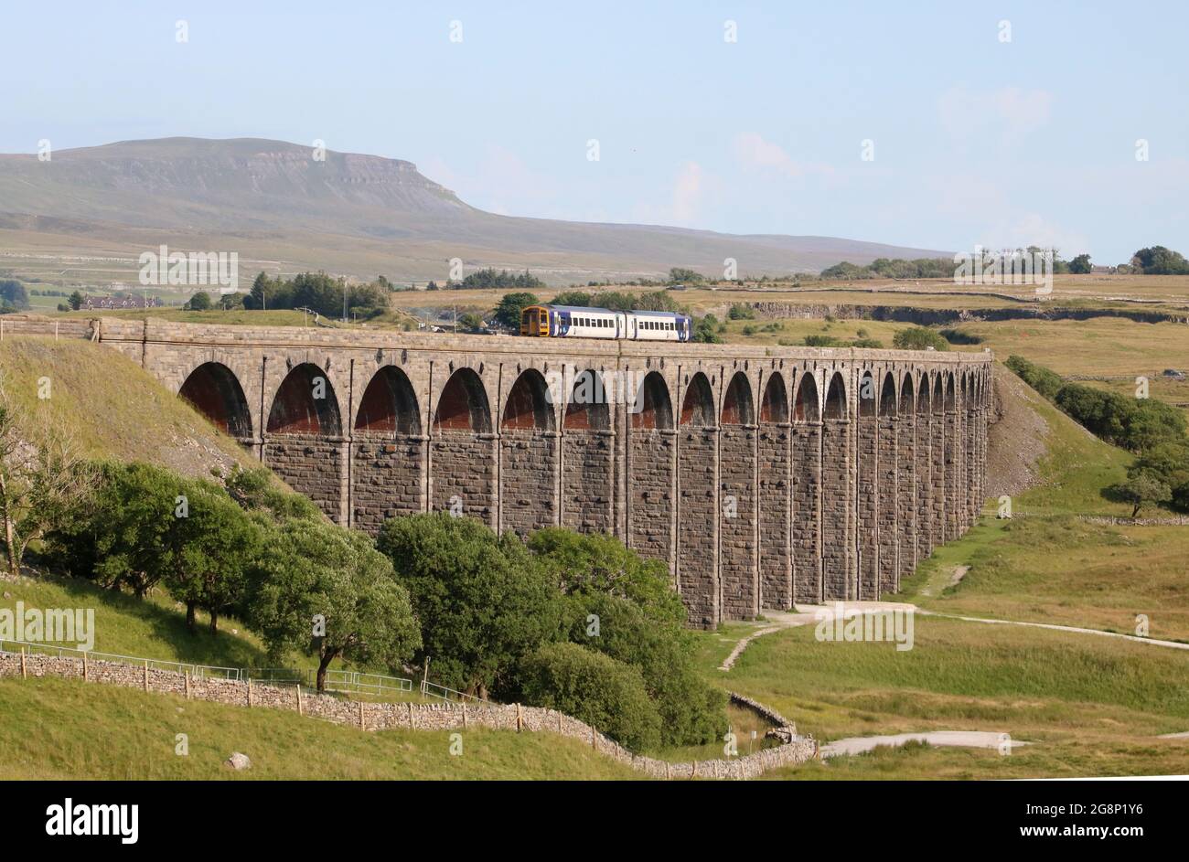 Northern express sprinter diesel multiple-unit train on Ribblehead ...