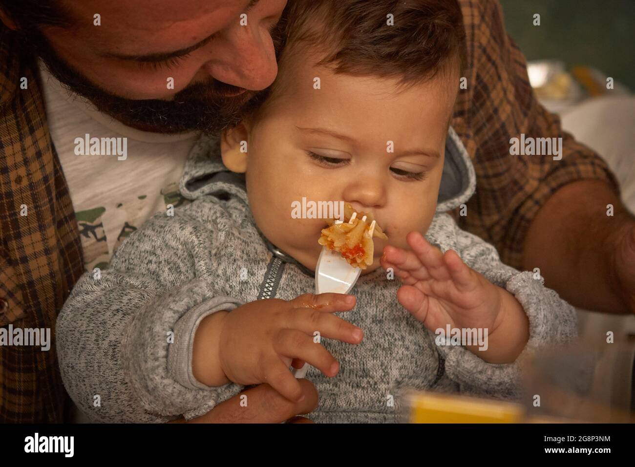 Father feeds baby bottle hi-res stock photography and images - Alamy