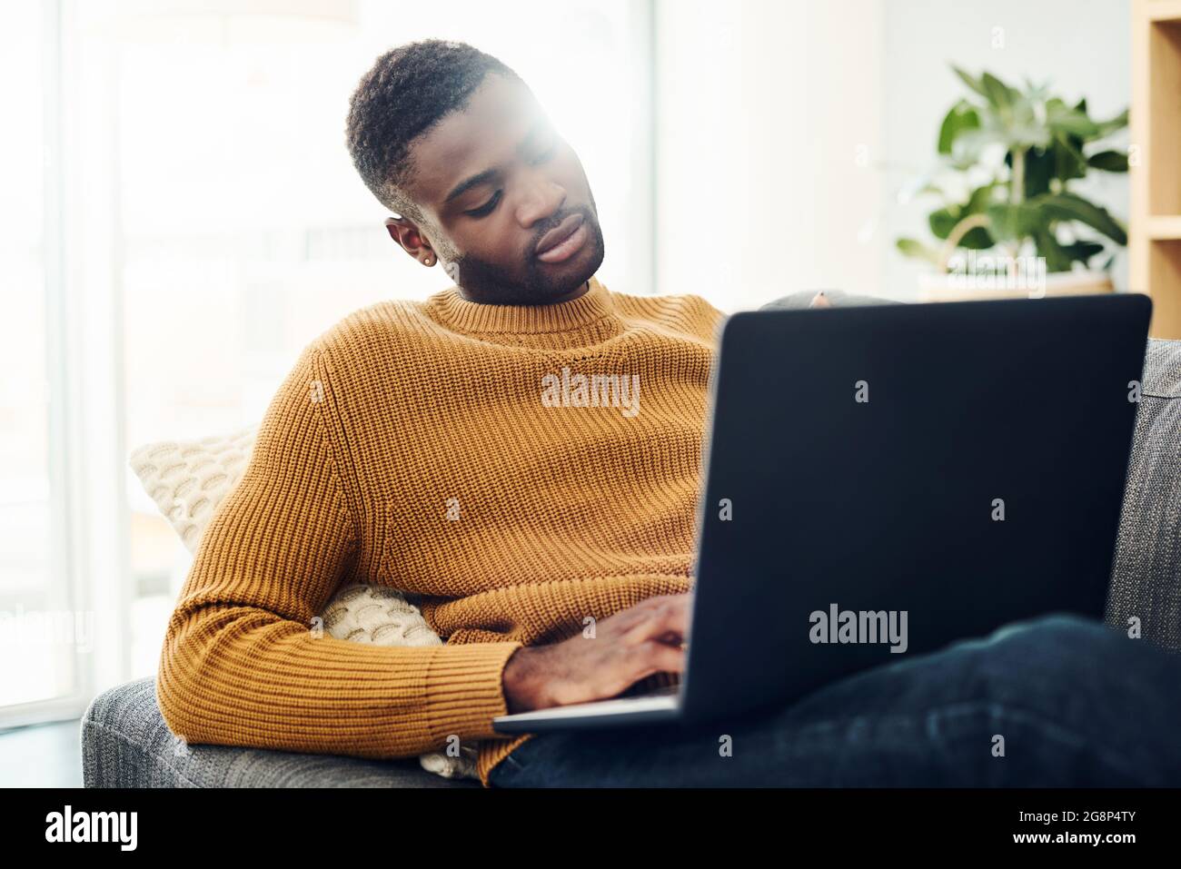 20s browsing hi-res stock photography and images - Alamy