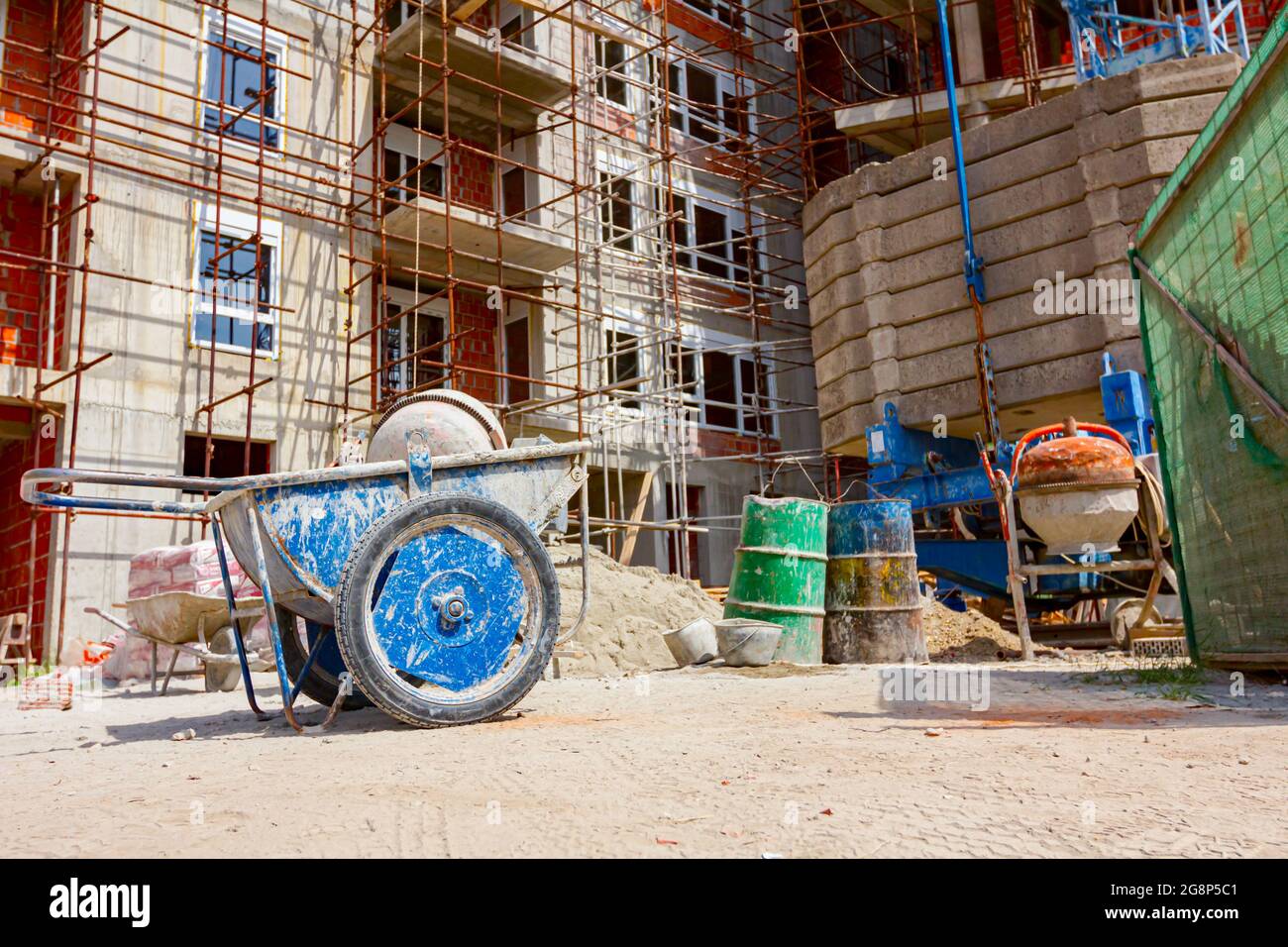 Tower crane counterweight hi-res stock photography and images - Alamy