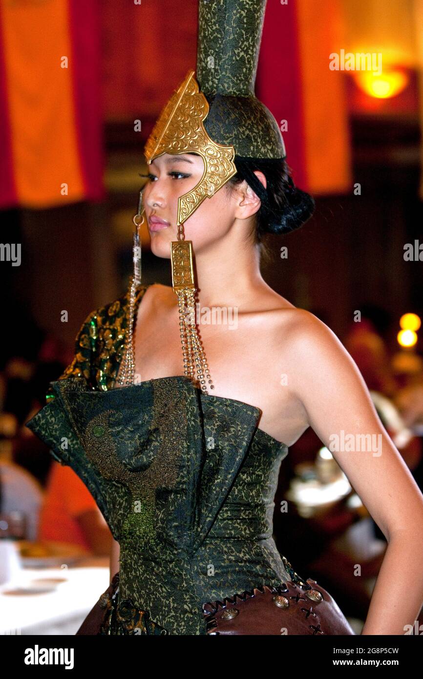 Mongolian girl, Ulaanbaatar (Ulan Bator), Mongolia, Central Asia, Asia ...