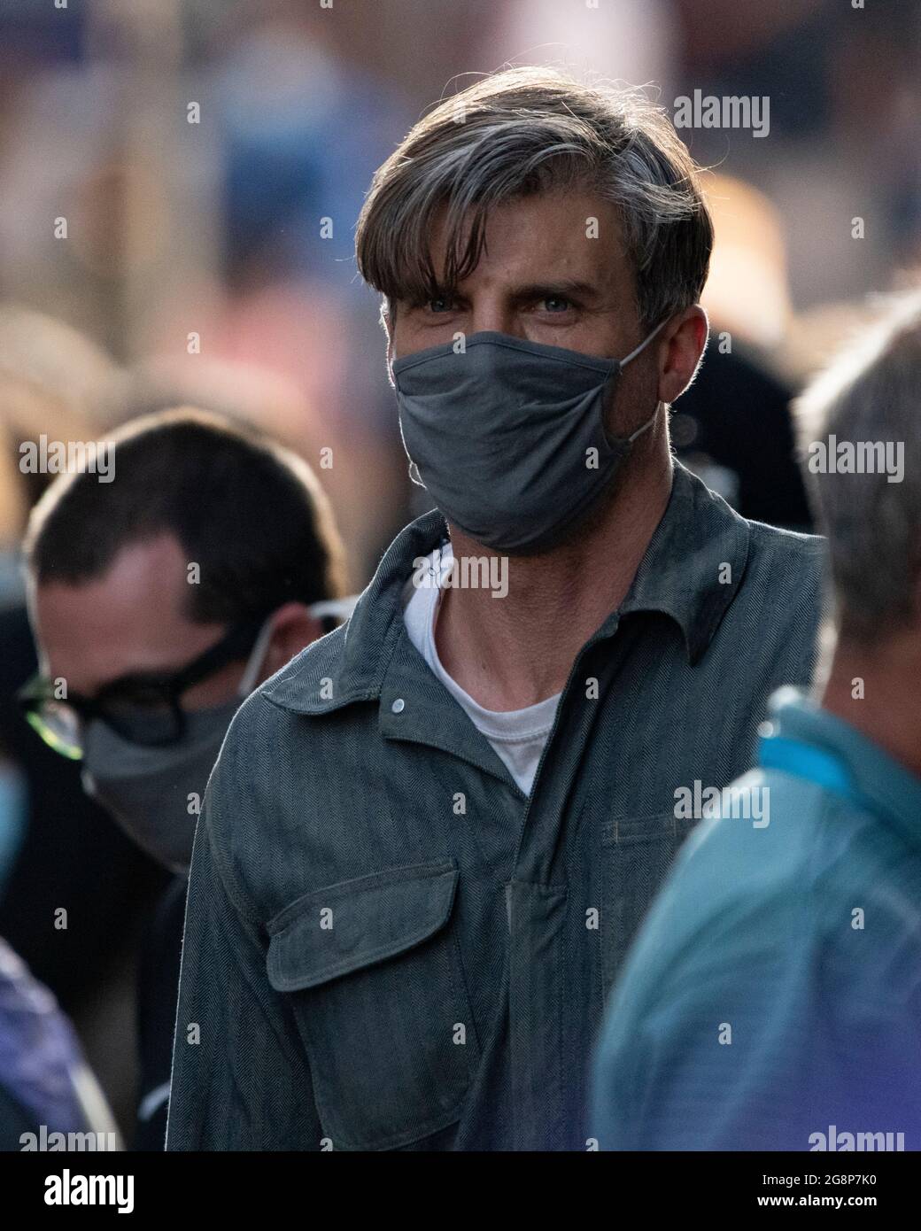 Actor sets hi-res stock photography and images - Alamy