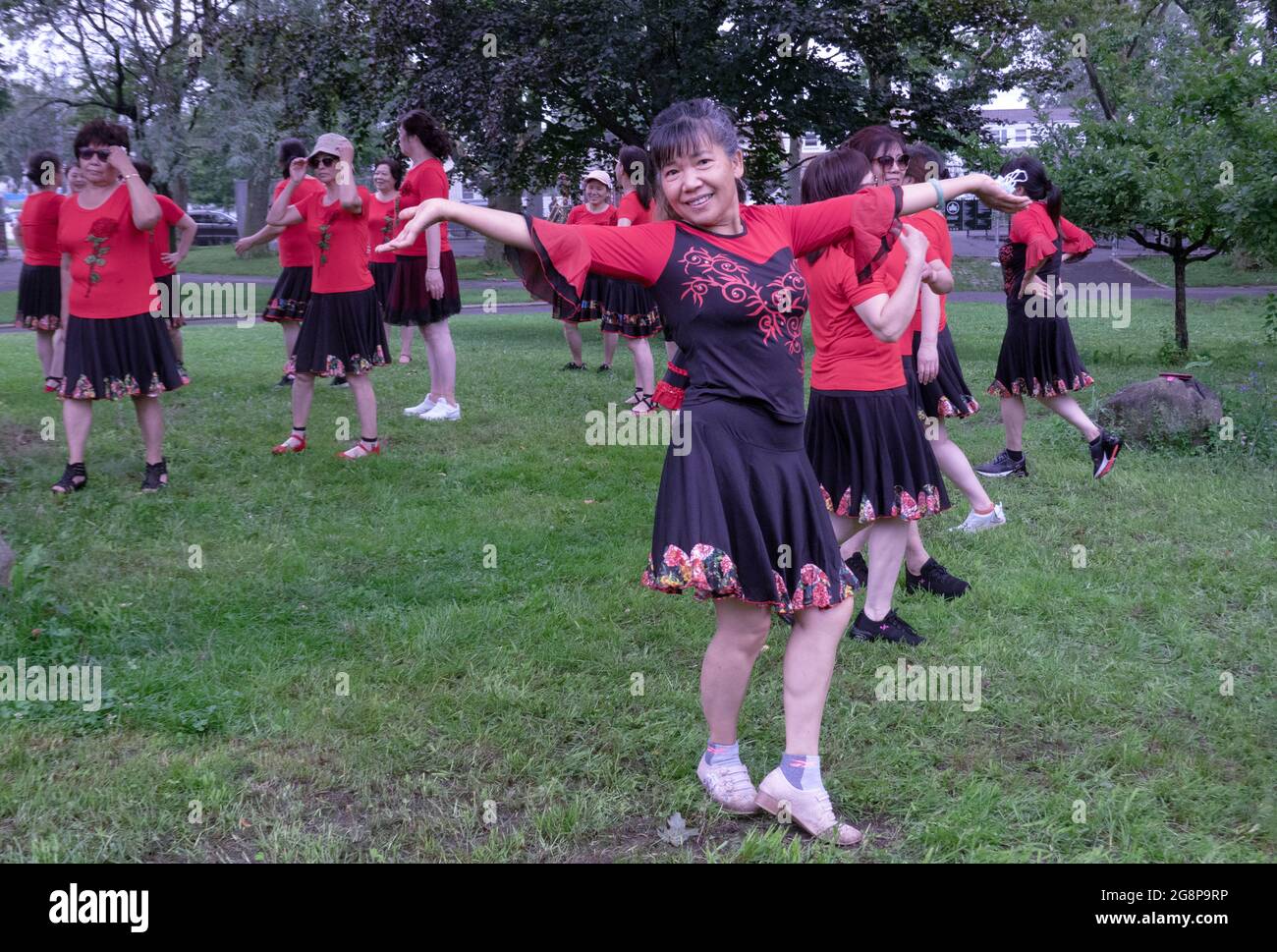 Graceful pose hi-res stock photography and images - Alamy