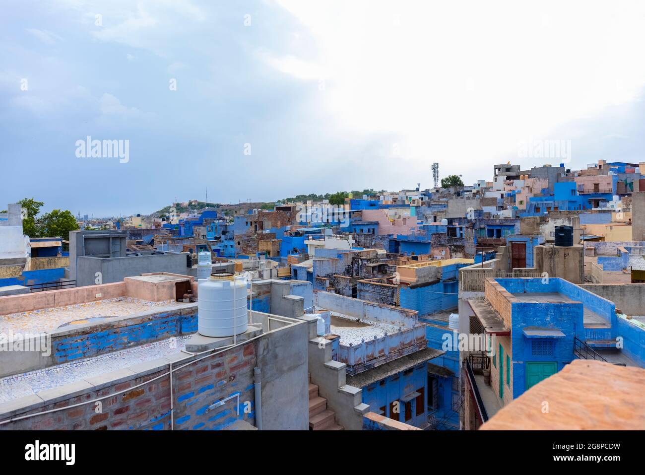 JODHPUR, RAJASTHAN, INDIA - JULY 2021: The bright blue color street and ...
