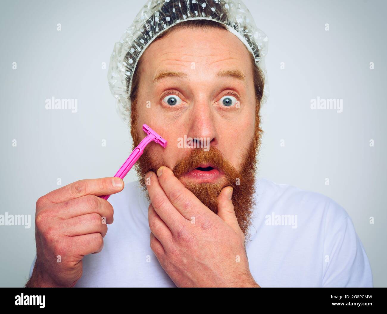 Man adjust the beard with a razor blade Stock Photo - Alamy