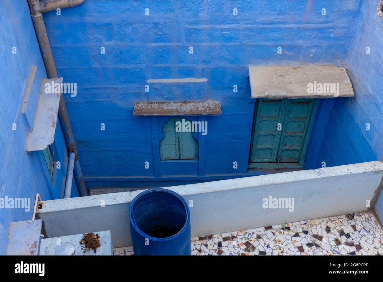 JODHPUR, RAJASTHAN, INDIA - JULY 2021: The bright blue color street and ...
