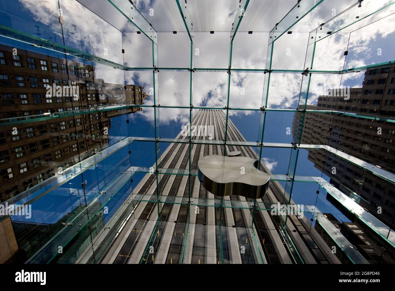 Apple Store, 5th Avenue, Manhattan, New York City, New York, USA Stock ...