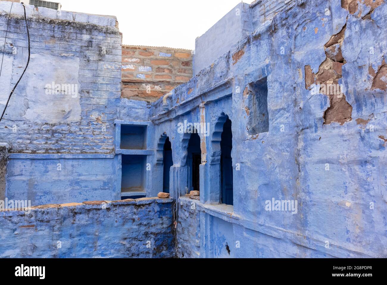JODHPUR, RAJASTHAN, INDIA - JULY 2021: The bright blue color street and ...