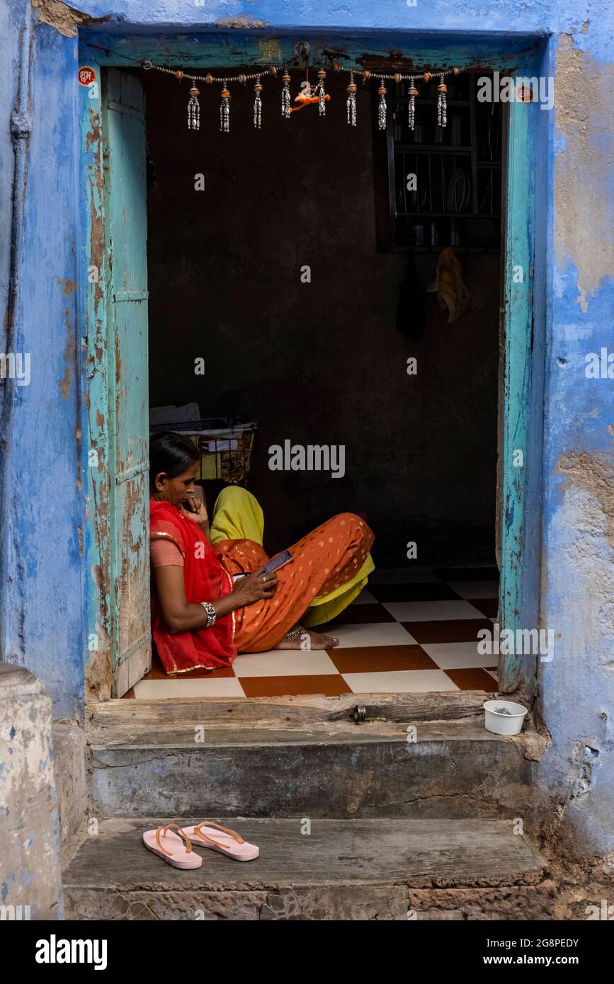 JODHPUR, RAJASTHAN, INDIA - JULY 2021: The bright blue color street and ...