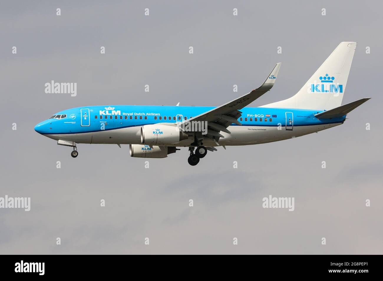 A Boeing 737 flying for KLM arrives at London Heathrow Airport Stock ...