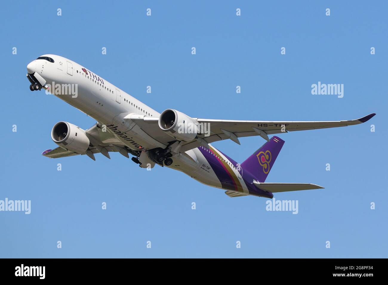 Airbus a350 flying thai hi-res stock photography and images - Alamy