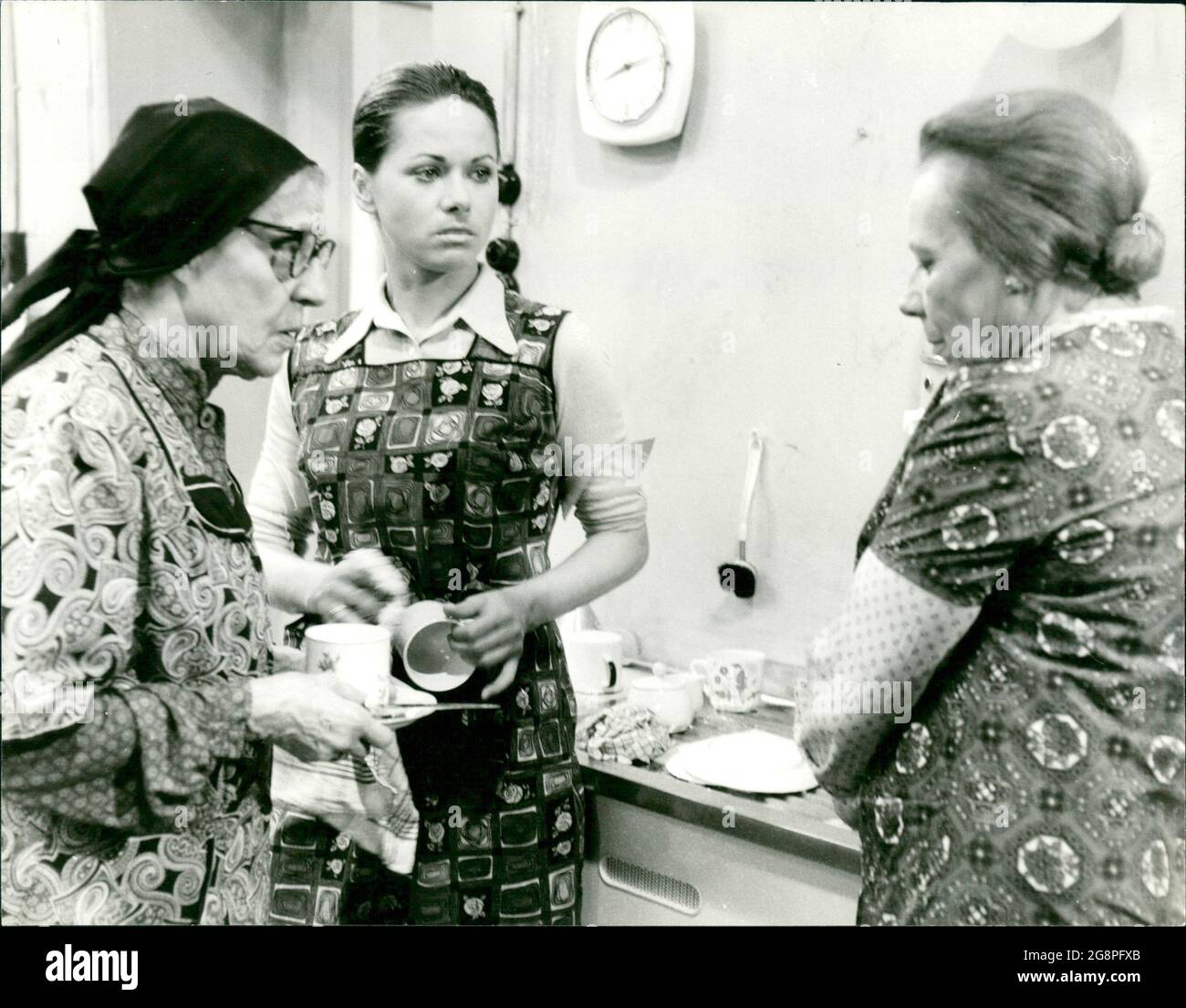 Szene aus "Frau Brückl muß sich umstellen" mit Franziska Liebing (r ...