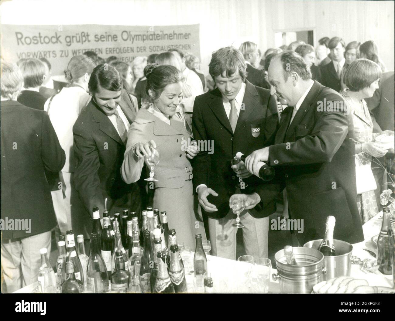 Ddr mannschaft hi-res stock photography and images - Alamy