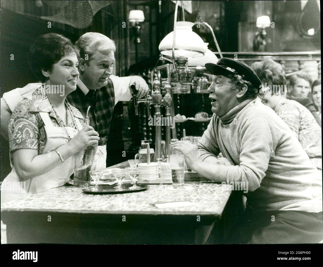 Gut bedient werden die Gäste wie immer von Hilde Sicks und Ernst Grabbe ...