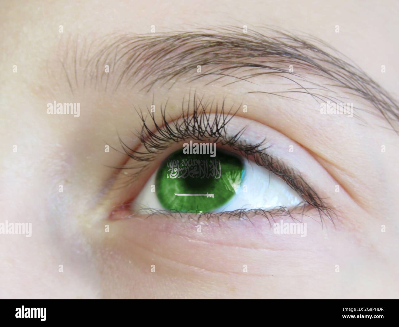 Saudi arabia woman blue eyes hi-res stock photography and images - Alamy