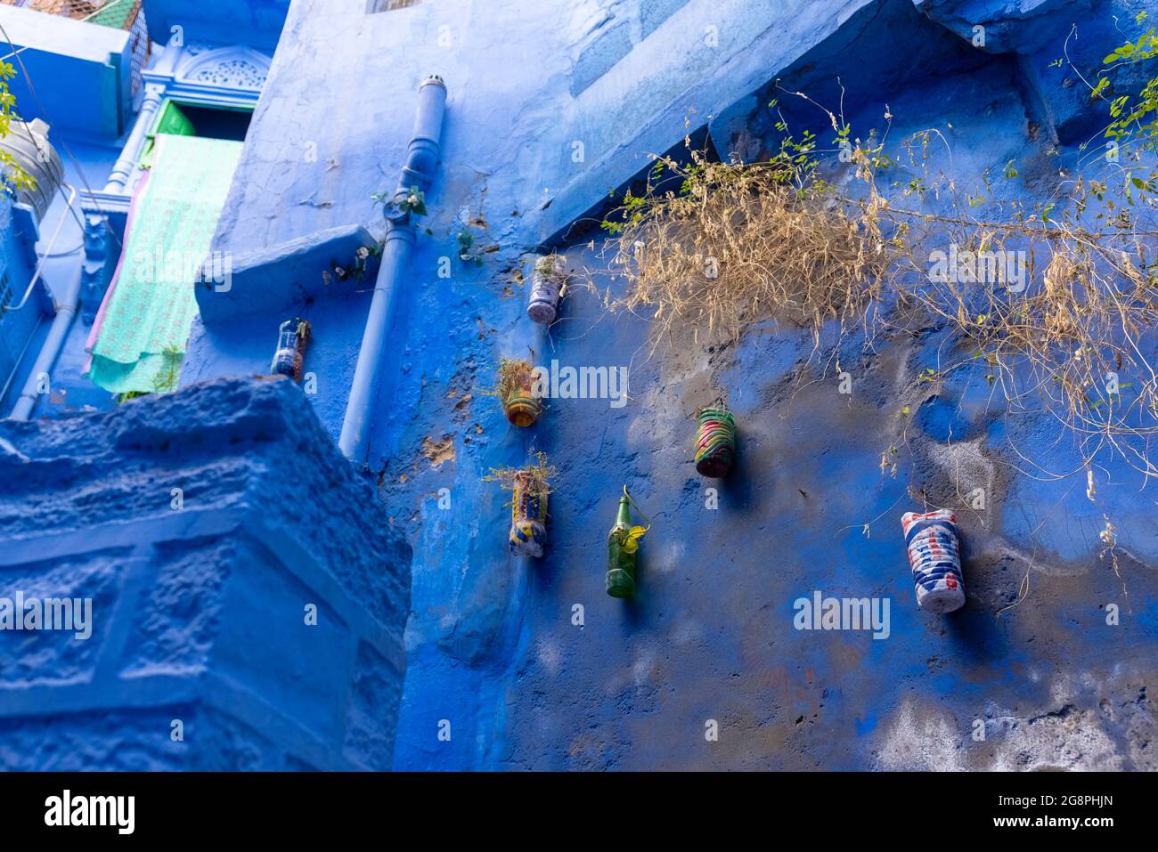 JODHPUR, RAJASTHAN, INDIA - JULY 2021: The bright blue color street and ...