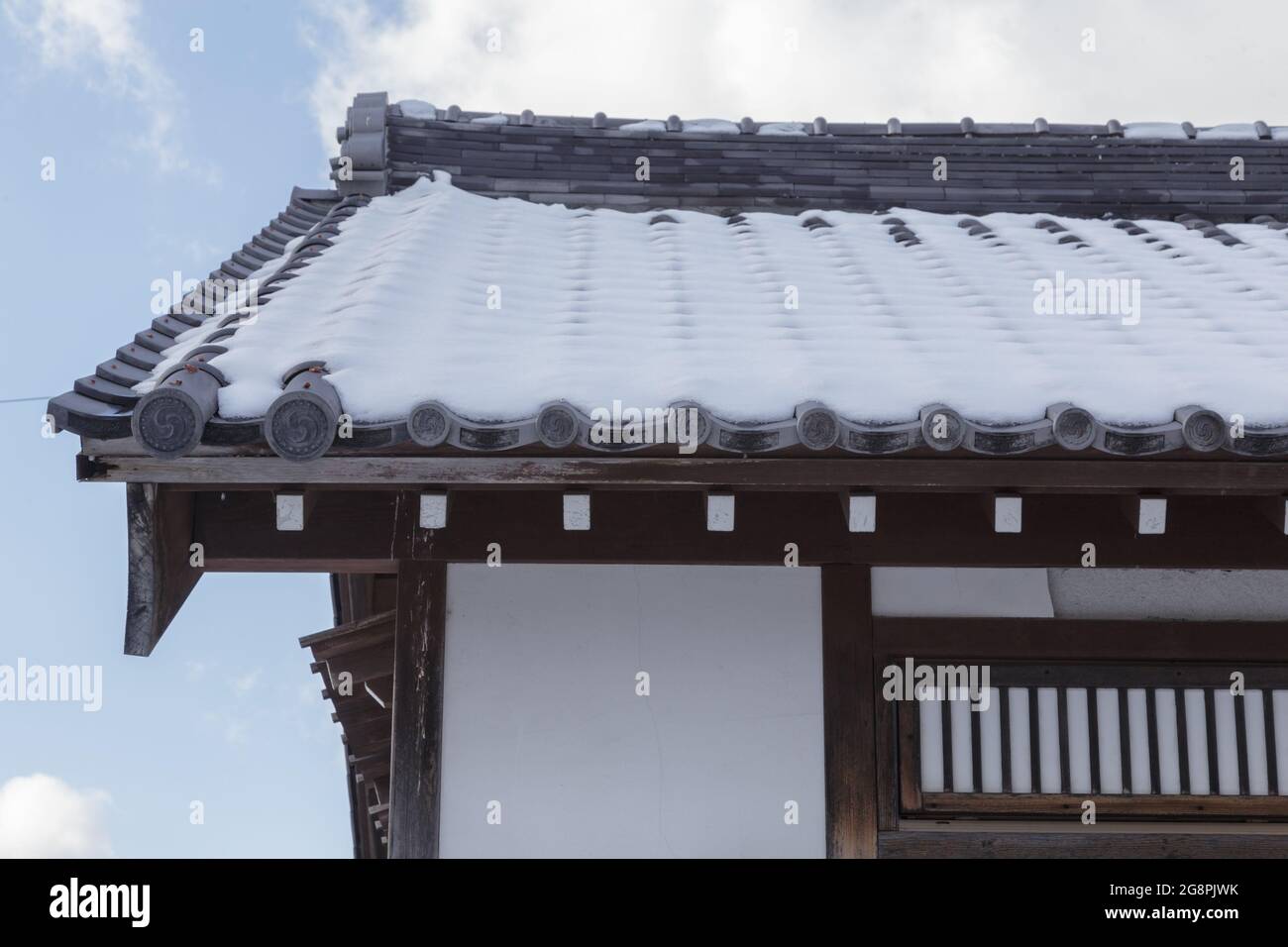 Japanese temple roof with snow Stock Photo - Alamy