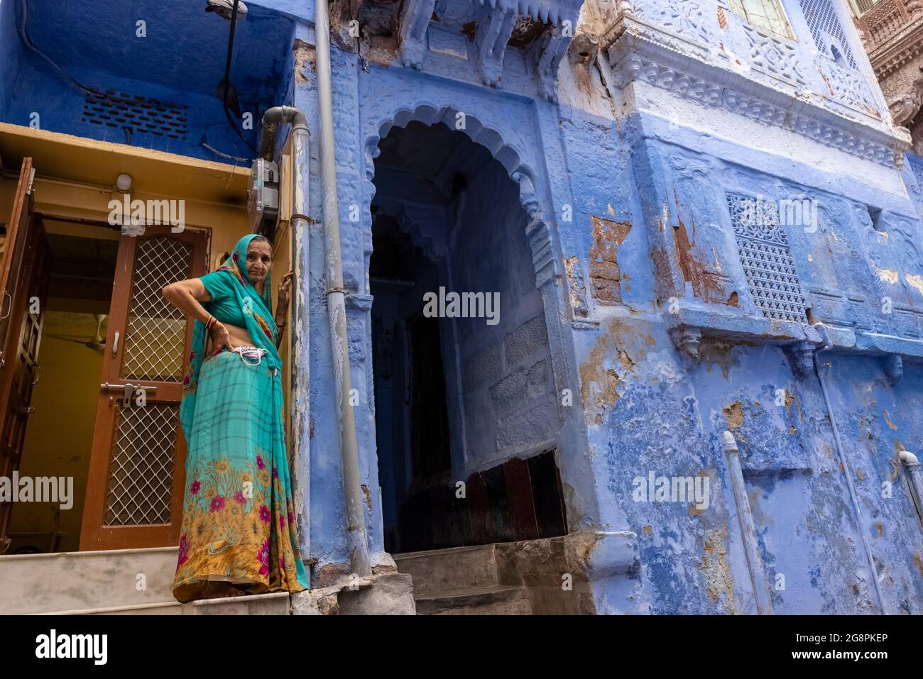 JODHPUR, RAJASTHAN, INDIA - JULY 2021: The bright blue color street and ...
