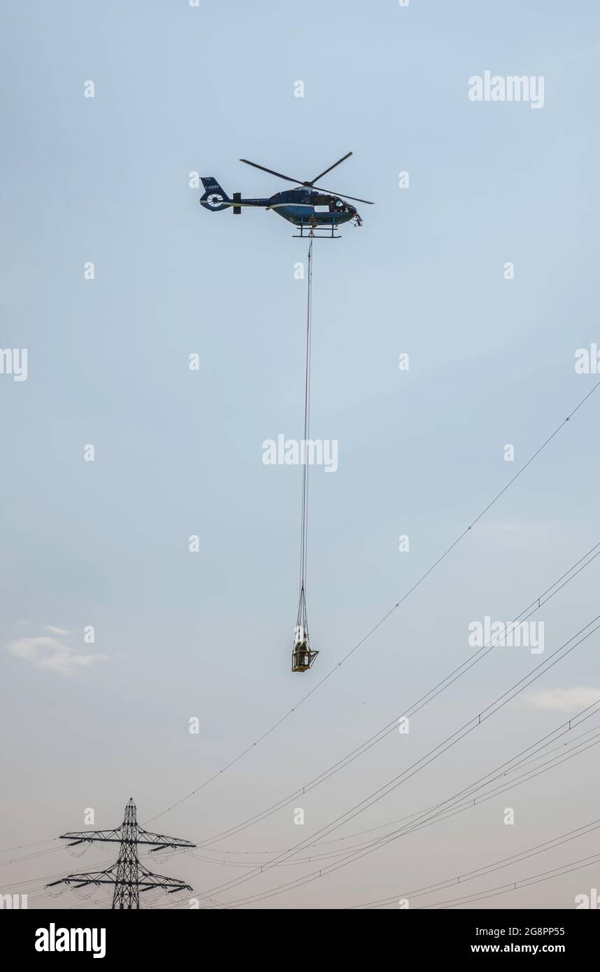 Powerline worker hi-res stock photography and images - Alamy