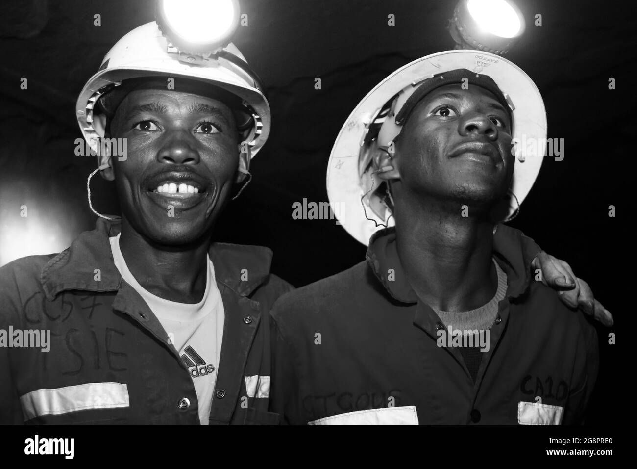 African construction site workers Black and White Stock Photos & Images ...