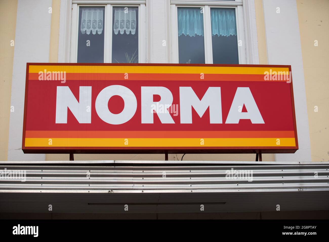 Logo und Schriftzug von der Supermarktkette Norma. (Photo by Alexander ...